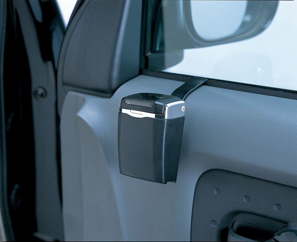 CZ84 愛煙缶スクエア 黒 | カーメイト 公式オンラインストア本店